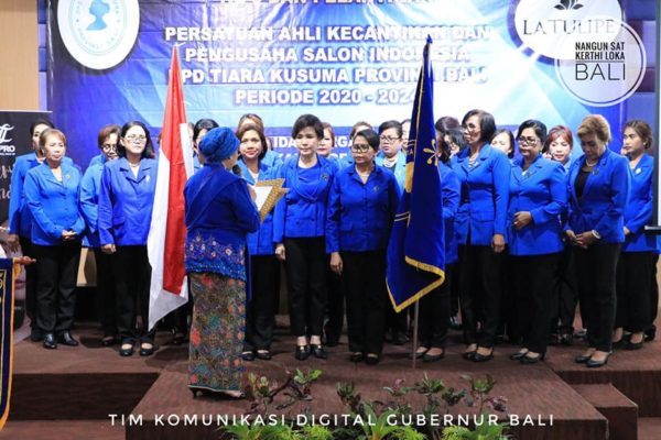 NY.PUTRI KOSTER: PELAKU USAHA TATA RIAS YANG MENYEWAKAN BUSANA AGAR ...
